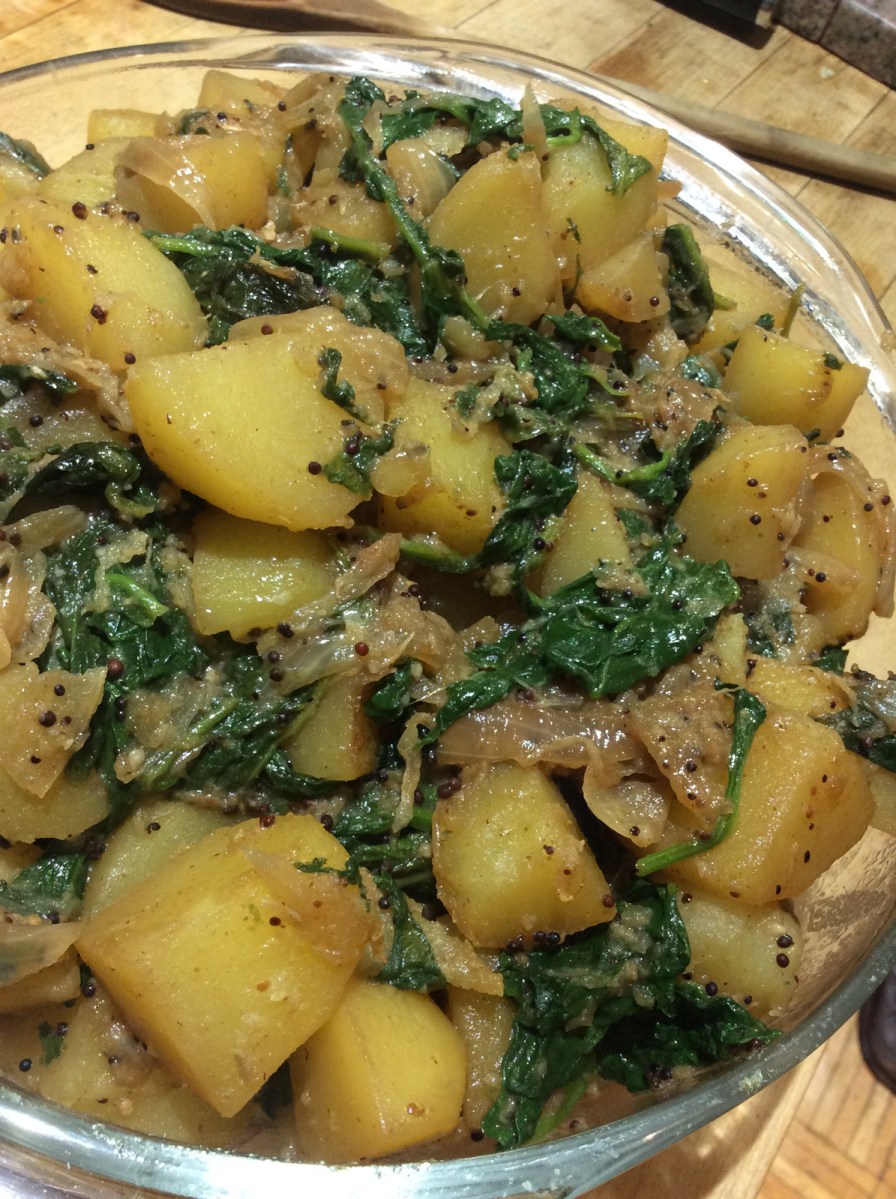 Spinach & Potato Curry – Saag Aloo – The Kitchen Tourist